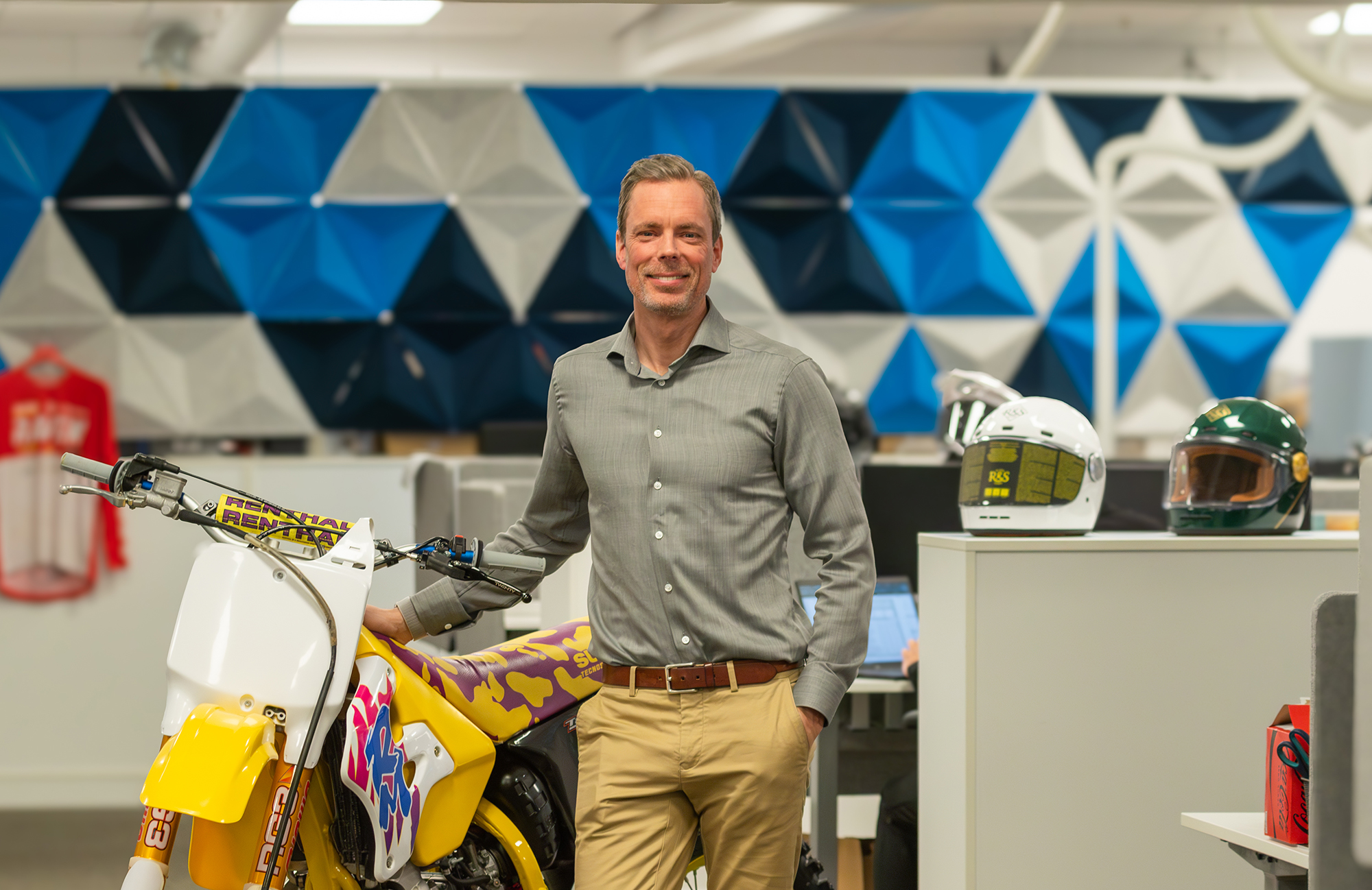1. CEO & Executive Team – Pierce – Riders in e-commerce